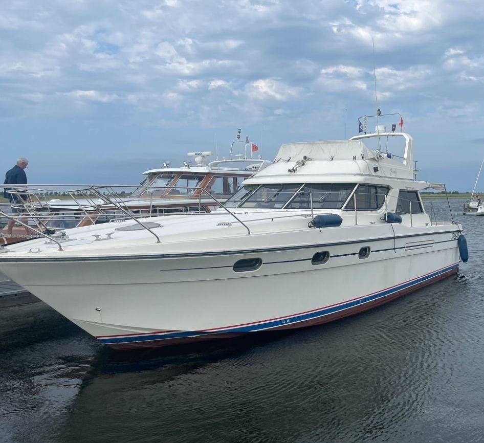 Princess 415 Flybridge uit 1988 te koop op Sloepen.nl. - Stijlvol varen ...